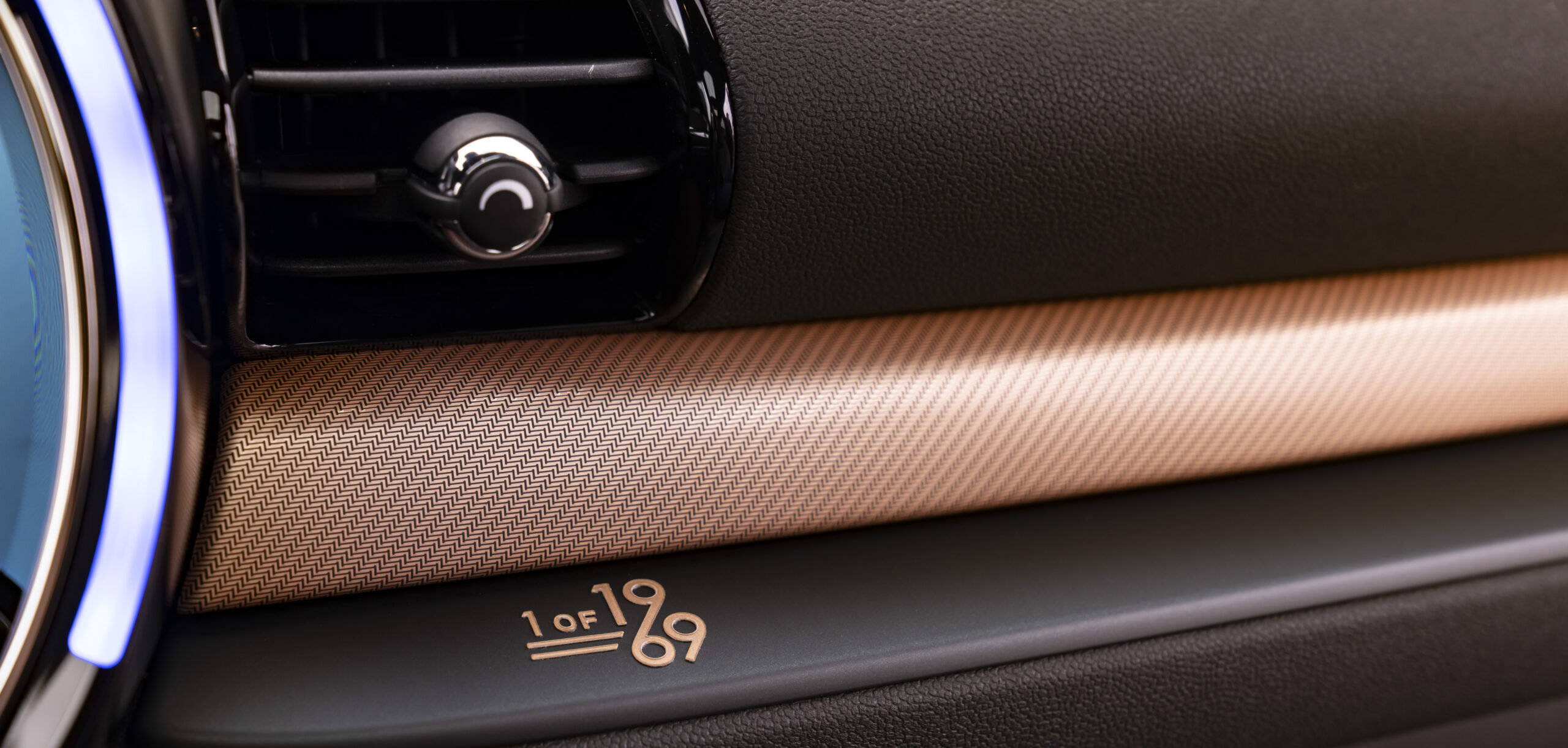 BMW outlines cabin features in Mini Cooper S Clubman Final Edition ...