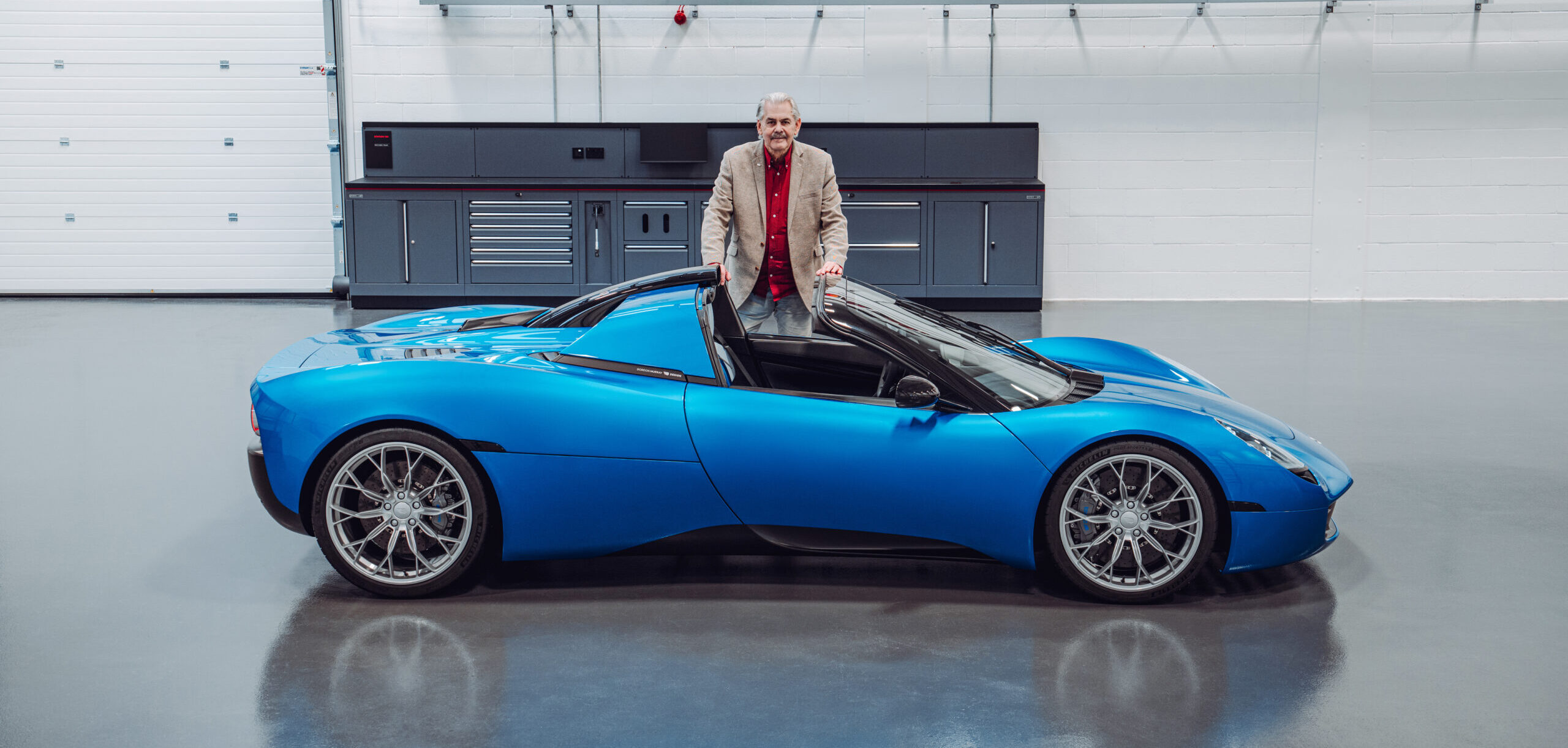 Gordon Murray Automotive T.33 Spider features a functional yet ...